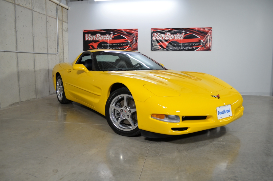 V11258C 2004 Corvette Coupe Millenium Yellow - Van Bortel Corvette