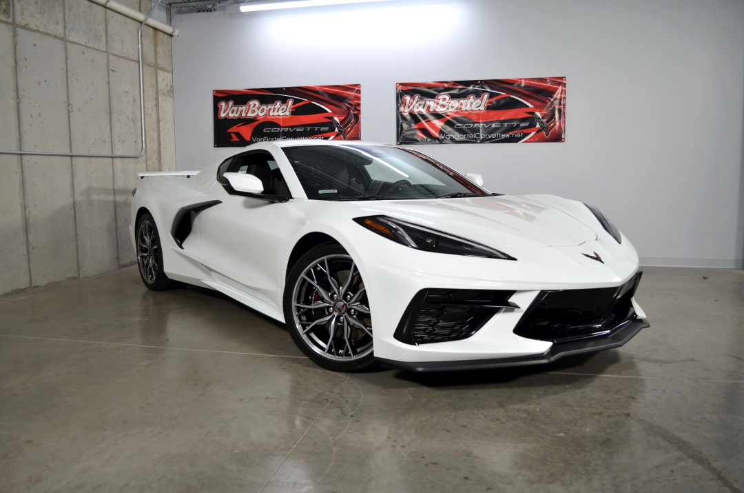 V12171A 2025 Corvette Stingray Z51 Coupe Arctic White - Van Bortel Corvette